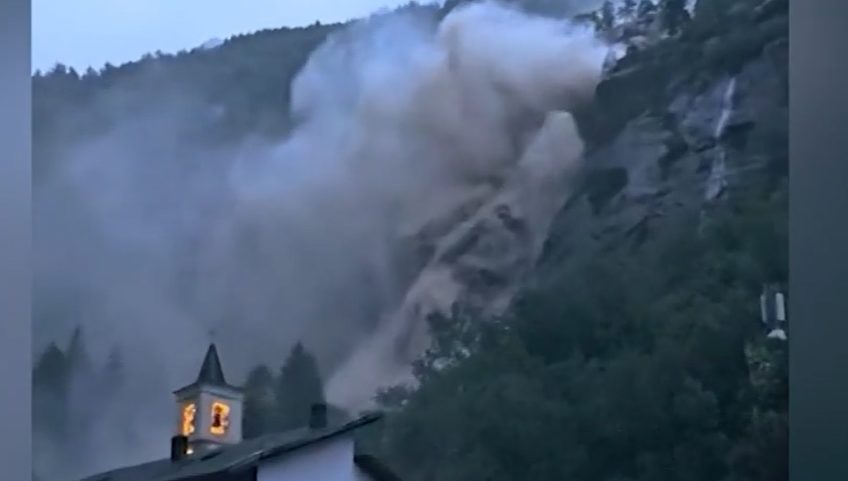 Disastro nel Torinese, a Noasca: la furia della cascata che esplode ...